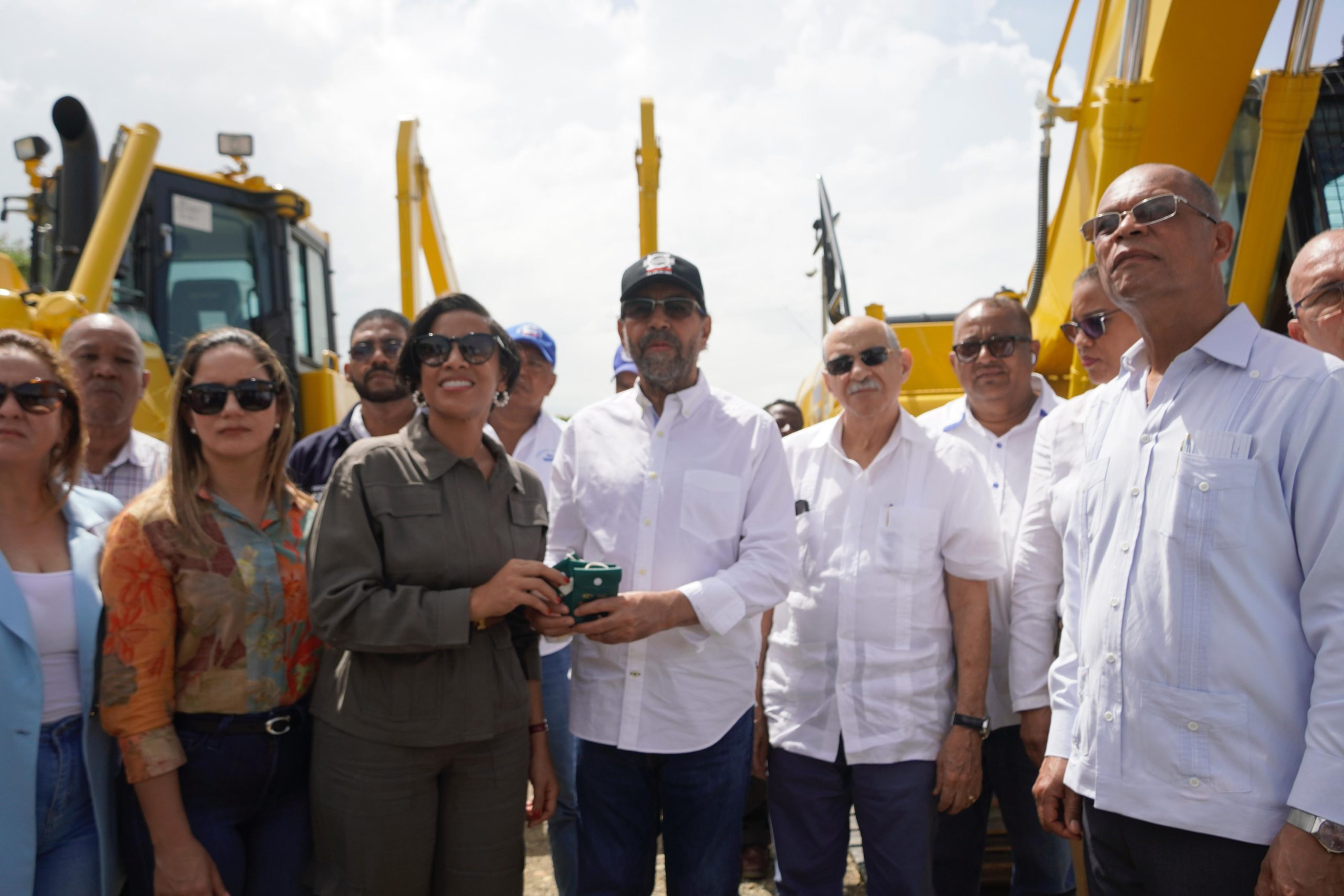 INDRHI recibe equipos pesados para desarrollo del proyecto PARGIRH ...